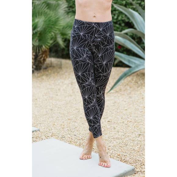 Onzie | Pants & Jumpsuits | New Onzie Highrise Basic Midi Legging In ...